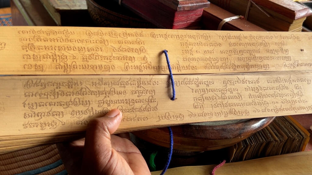 ពលរដ្ឋនៅតំបន់អង្គរអភិរក្សសាស្ត្រាស្លឹករឹត ដោយការបើកសាលាបង្រៀន - បទយកការណ៍